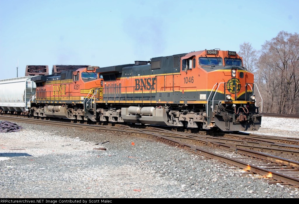 BNSF 1046 & 4351